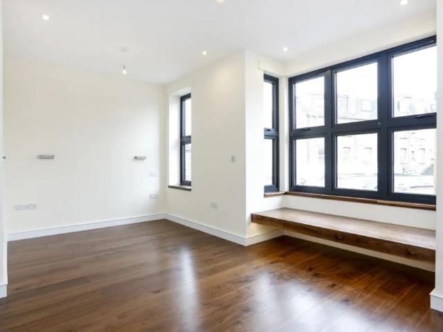 4 bedroom semi detached house to rent