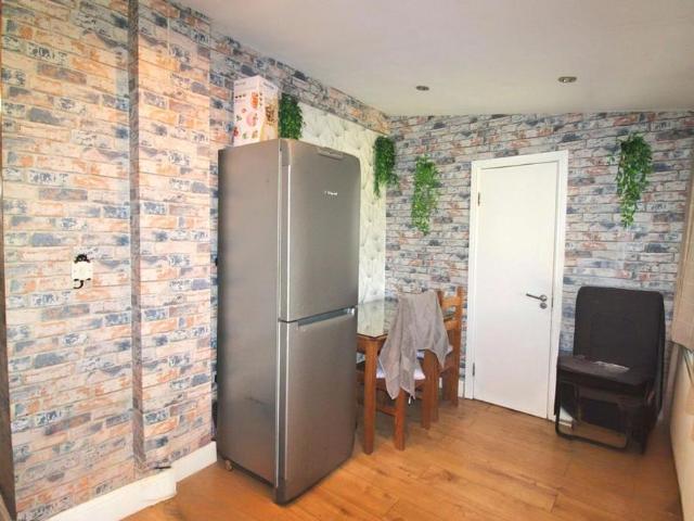4 bedroom semi detached house to rent
