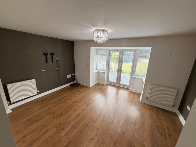 4 bedroom semi detached house to rent