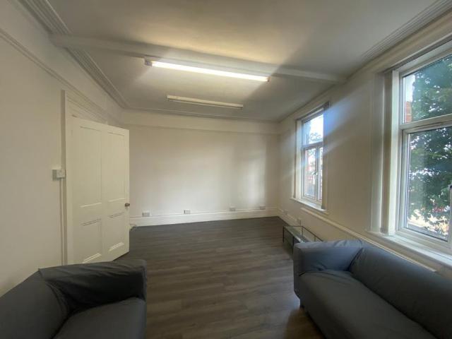4 bedroom semi detached house to rent