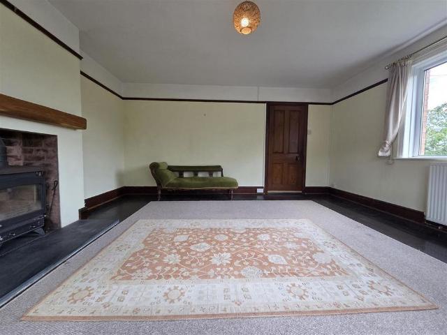 4 bedroom semi detached house to rent