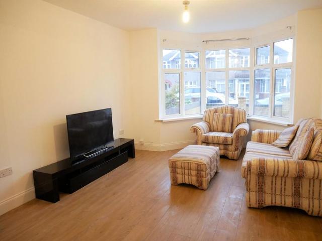 4 bedroom semi detached house to rent