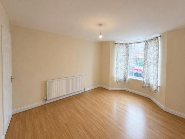 4 bedroom semi detached house to rent
