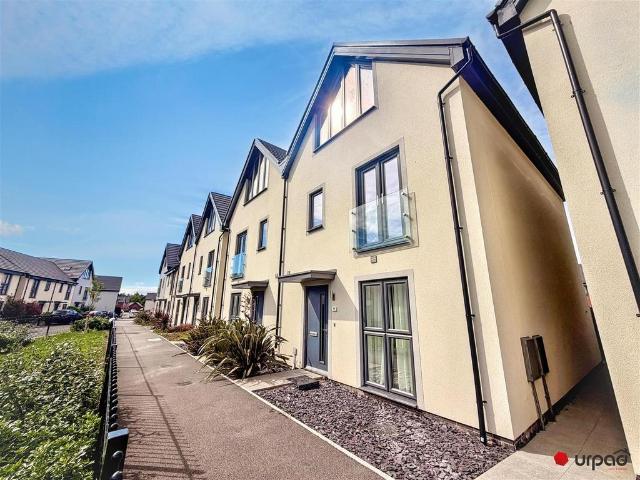 4 bedroom semi detached house to rent