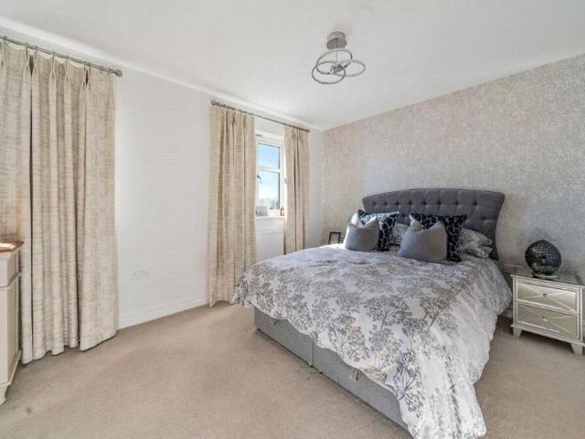 4 bedroom semi detached house to rent