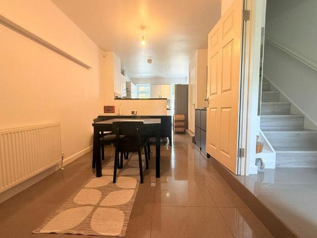 4 bedroom semi detached house to rent