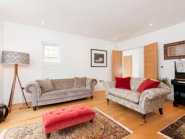 4 bedroom semi detached house to rent