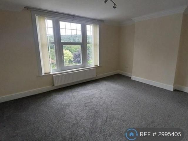 4 bedroom semi detached house to rent