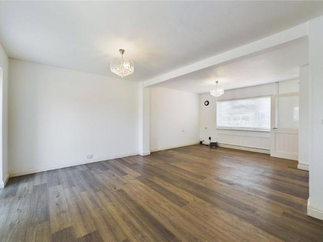 4 bedroom semi detached house to rent