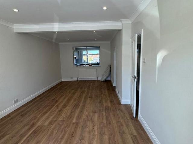 4 bedroom semi detached house to rent