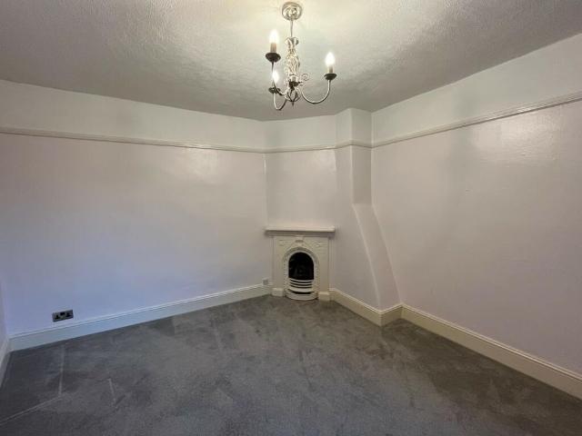 4 bedroom semi detached house to rent