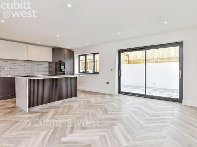 4 bedroom semi detached house to rent