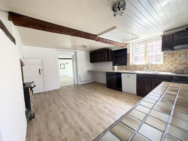 4 bedroom semi detached house to rent