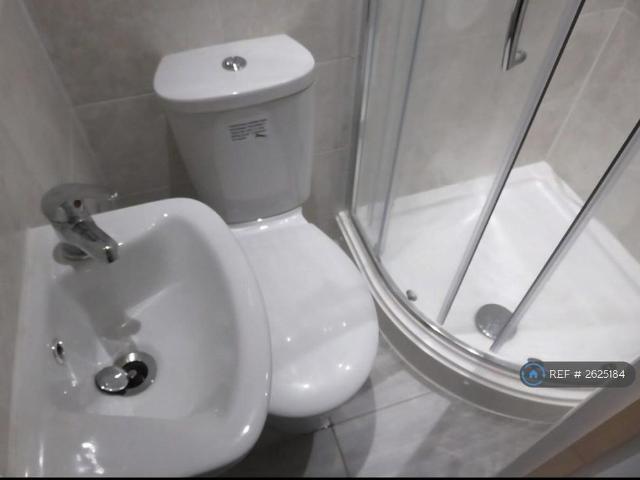 4 bedroom semi detached house to rent