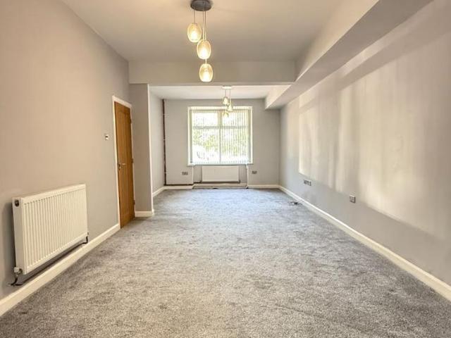 4 bedroom semi detached house to rent
