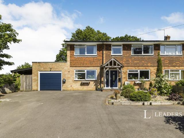 4 bedroom semi detached house to rent