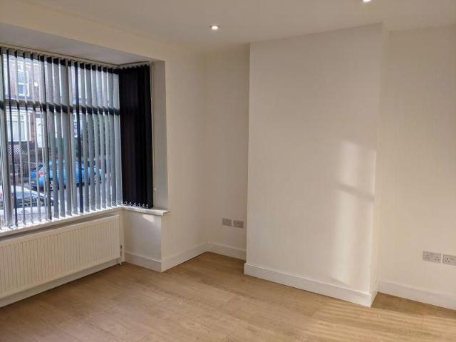 4 bedroom semi detached house to rent