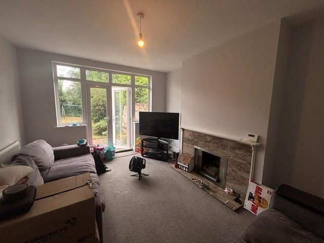 4 bedroom semi detached house to rent