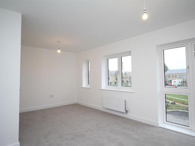 4 bedroom semi detached house to rent