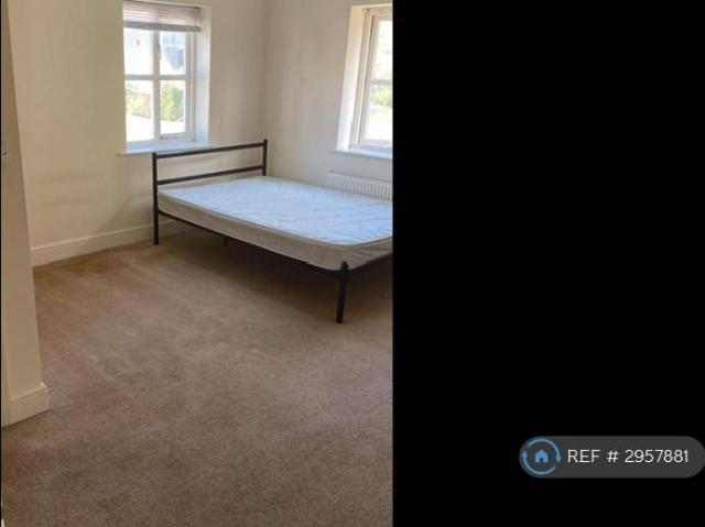 4 bedroom semi detached house to rent