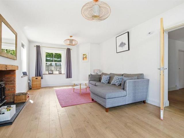 4 bedroom semi detached house to rent