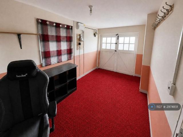 4 bedroom semi detached house to rent