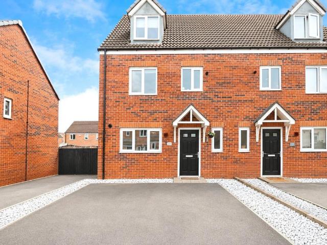 4 bedroom semi detached house to rent