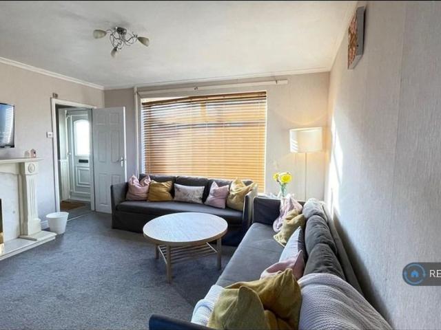 4 bedroom semi detached house to rent