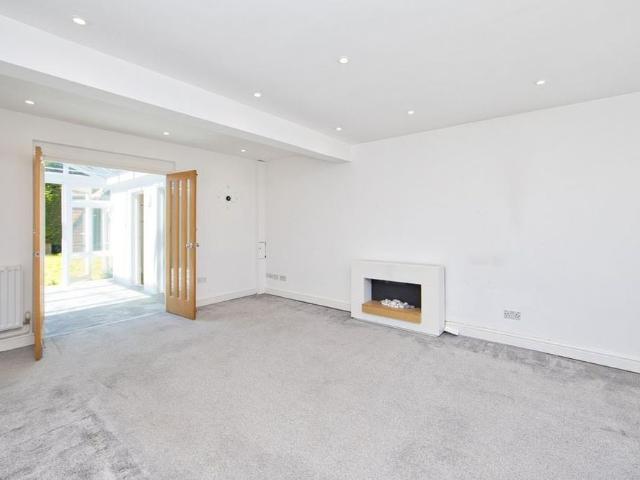 4 bedroom semi detached house to rent
