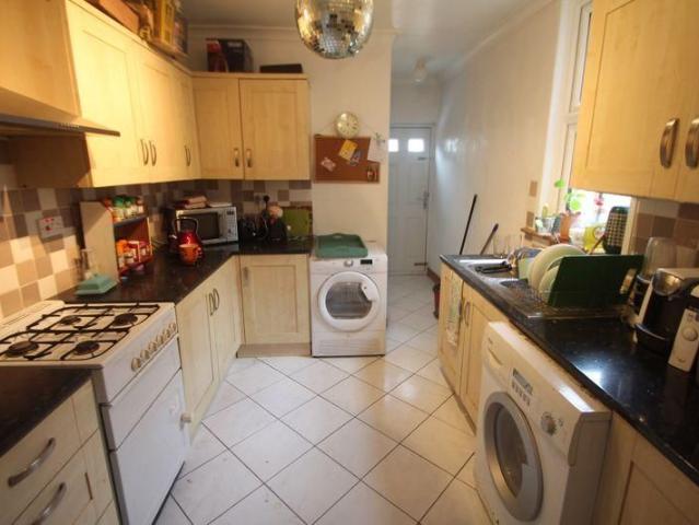 4 bedroom semi detached house to rent