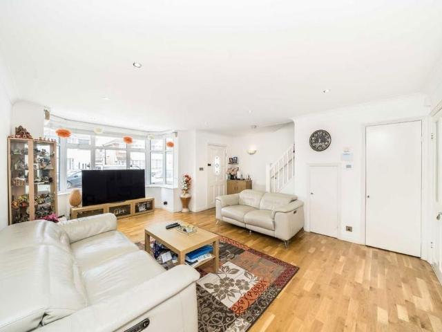4 bedroom semi detached house to rent