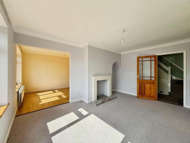 4 bedroom semi detached house to rent