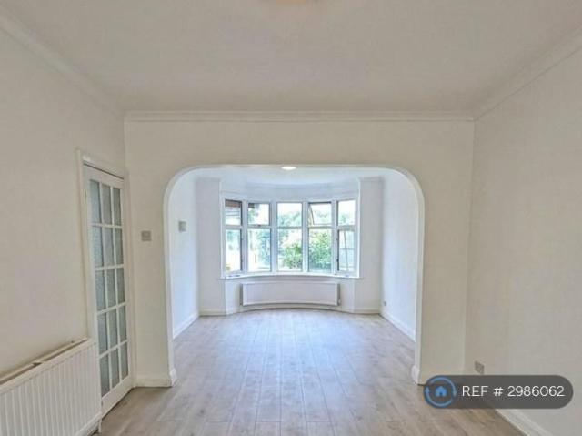4 bedroom semi detached house to rent
