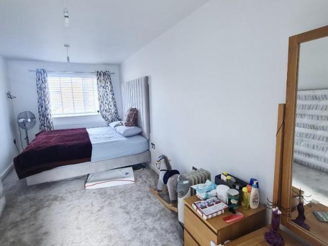 4 bedroom semi detached house to rent