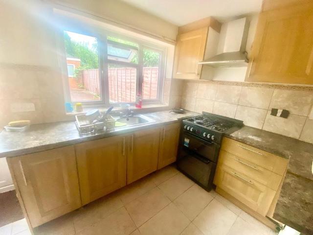 4 bedroom semi detached house to rent
