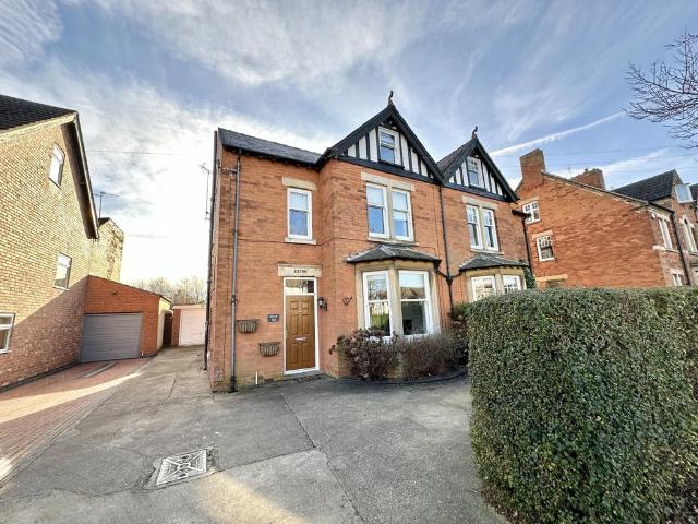 4 bedroom semi detached house to rent