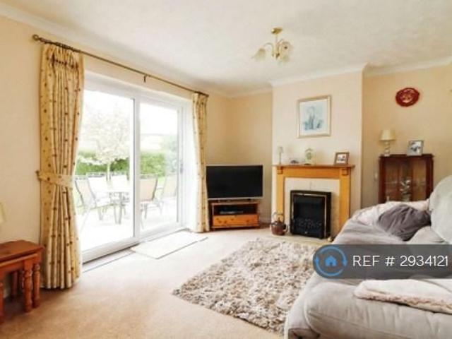 4 bedroom semi detached house to rent