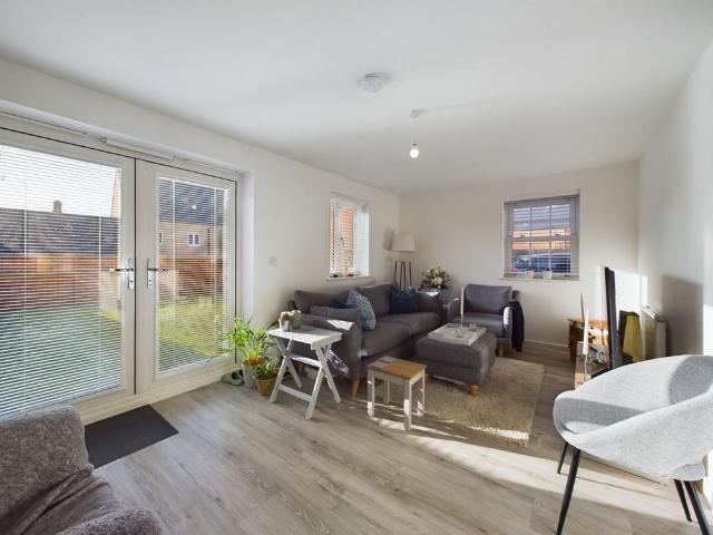 4 bedroom semi detached house to rent