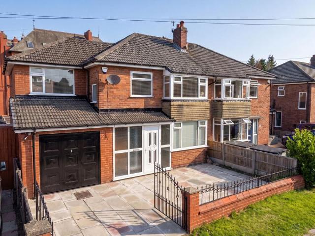 4 bedroom semi detached house to rent