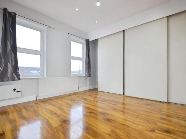4 bedroom semi detached house to rent