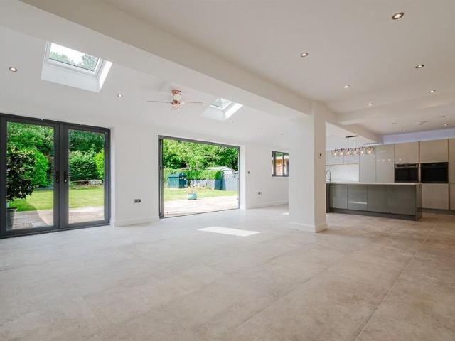 4 bedroom semi detached house to rent