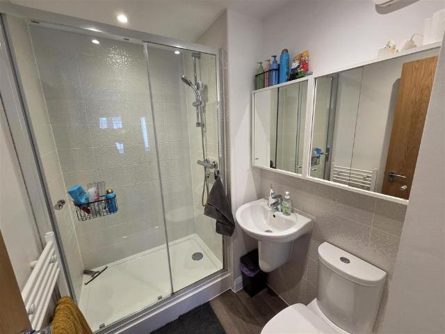 4 bedroom semi detached house to rent