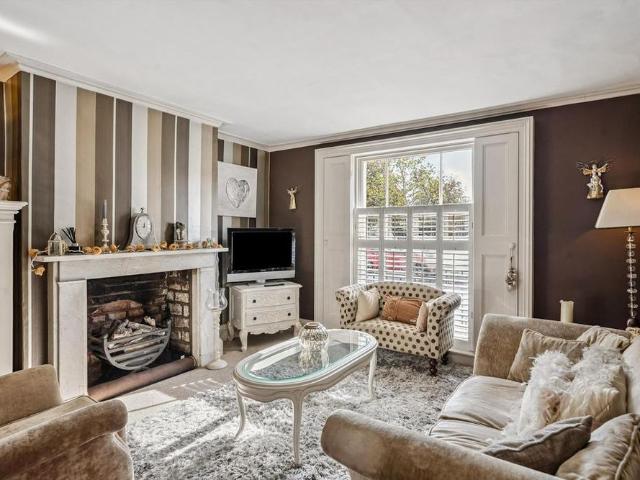 4 bedroom semi detached house to rent
