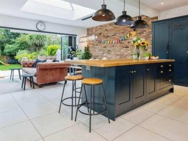 4 bedroom semi detached house to rent