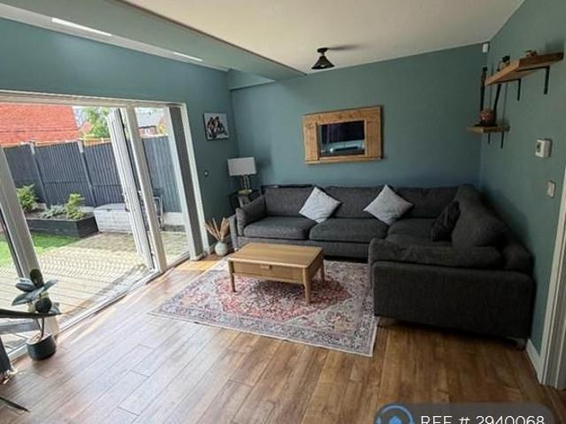 4 bedroom semi detached house to rent