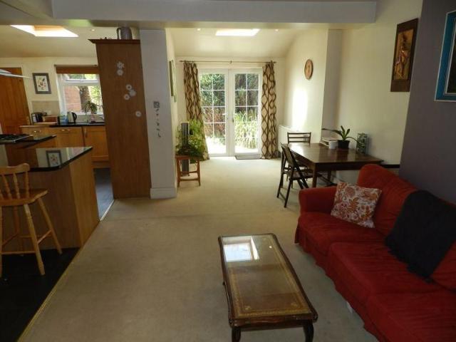4 bedroom semi detached house to rent