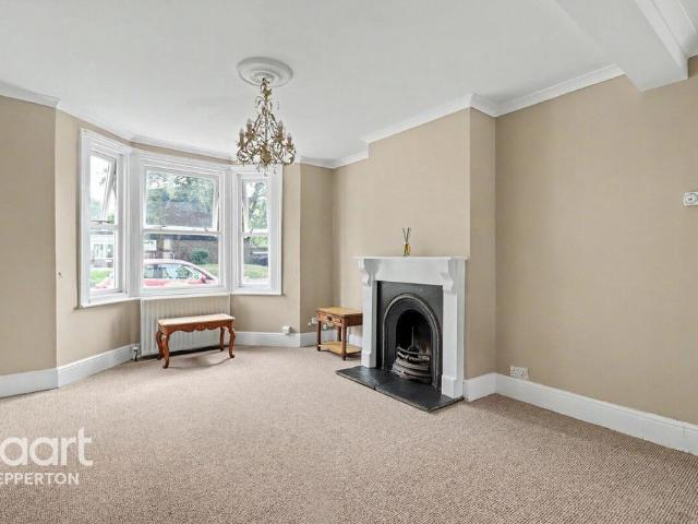 4 bedroom semi detached house to rent