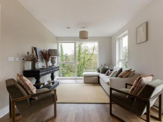 4 bedroom semi detached house to rent