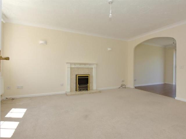 4 bedroom semi detached house to rent
