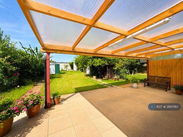 4 bedroom semi detached house to rent